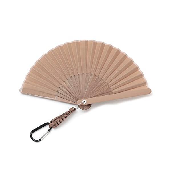 アウトドアシーンに最適な扇子【サイズ】 　 開いた形状：H 18cm　W 32cm　　閉じた形状：H 18cm　W 2.5cm　 コード長：8cm【素材】 竹/生地：綿（※ベージュのみ綿ポリエステル）　　コード：ポリエステル