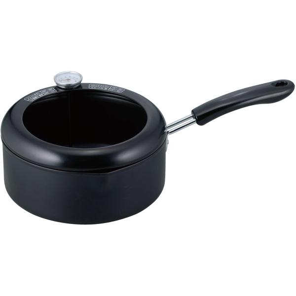 【商品概要】商品サイズ:約 幅36.9×奥行20.7×高さ13.1cm、重量:約670g鍋の高さ:7.6cm本体:鉄(シリコン樹脂塗装)、底の厚さ:約0.7mm、フード:鉄(焼付塗装)生産国:中国満水容量:約2.4L、適正油量:約1.3L【...