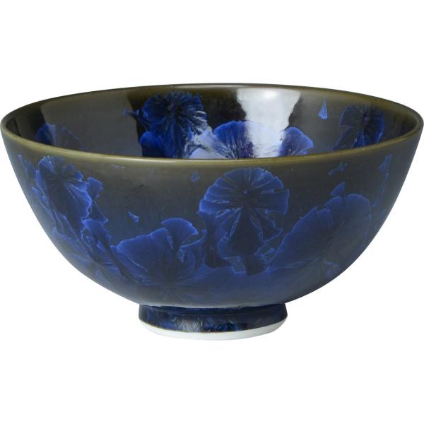 【商品概要】サイズ:約直径12.5×高さ6cm素材:磁器生産国:日本【商品説明】京焼 清水焼は京都を代表する伝統工芸品のひとつ。清水寺への参道である五条坂界隈に清水六兵衛・高橋道八を初めとする多くの窯元があったのが由来とされる。墨色の素地に...