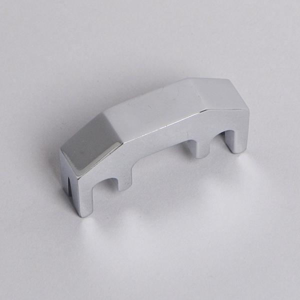 【商品概要】バイオリン用の金属製ミュート【商品説明】説明金属製で消音効果の高いミュートです。使い方は、ミュートを駒にはめるだけの簡単仕様です。バイオリン4/4サイズ用※落下防止のため、ミュートを付けている間はなるべく水平の状態を保ってくださ...