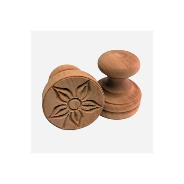 【商品概要】生産国：イタリアブランド：EPPICOTISPAI（エピコティスパイ）サイズ：直径5.3cm重さ：82g材質：ペアウッド【商品説明】日本ではまだあまり知られていない円形パスタ「コルツェッティ」を作るための木製スタンプセット。伝統...