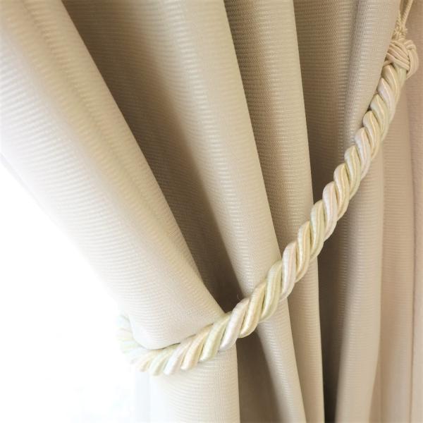 【商品概要】カーテンを束ねる装飾タッセル（※1本入り：両開きカーテンの場合は2本ご注文ください）壁や窓枠に設置されたふさかけに掛けるタイプのタッセル。製作工場からの直輸入で他メーカーに比べて高品質・低価格な装飾タッセル。日本国内のカーテン工...