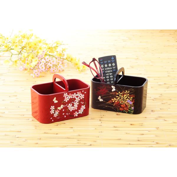 【商品概要】カラー:さくら(レッド)現品サイズ:約15×9×11cm現品重量:約205g材質:ABS樹脂【商品説明】【商品詳細】ブランド：アイ・エス・エム商品種別：ホーム＆キッチン商品名：アイ・エス・エム 華やかリモコンラック 山中漆器 さ...