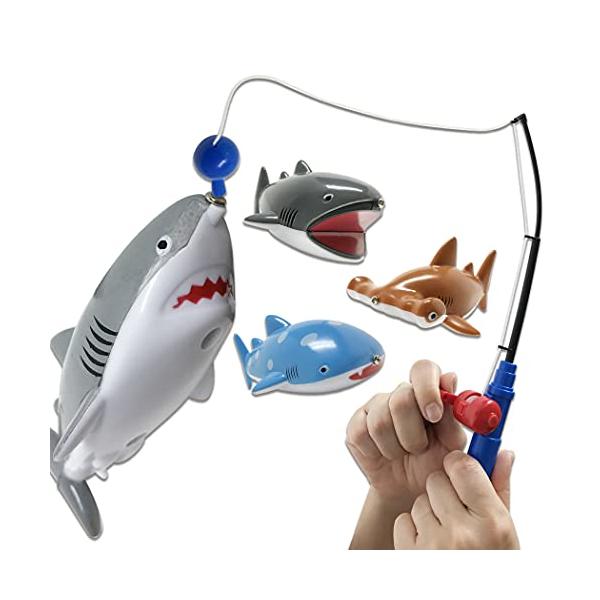 【商品概要】【かわいいデザインのサメが4種類】海のギャングこわ〜いサメのホオジロサメとシュモクザメ、水族館でも人気のジンベエザメ、とっても貴重なサメのメガマウスが可愛いおもちゃのになりました。お風呂やプールなど色んな場所で楽しめるゲームです...