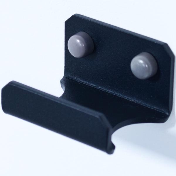 【商品概要】【壁が息づく、鉄と暮らす】壁から空間をオシャレにする、アイアン素材の壁に掛けるカバン掛けです。独特の存在感はお部屋をワンランク上の空間に。まるでカフェのような雰囲気になります。【デザイン＆機能性】オシャレに見せるミリマルでアート...