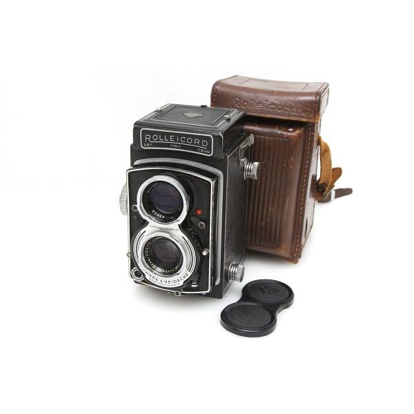 ■商品名ローライ ROLLEICORD V Xenar 75mm F3.5■状態お買い得品(全体的に経年劣化あり)レンズ左側のレバーのつまみが外れています。■シリアル1540848■付属品・画像にあるものが全てです。・レザーケースが付属して...