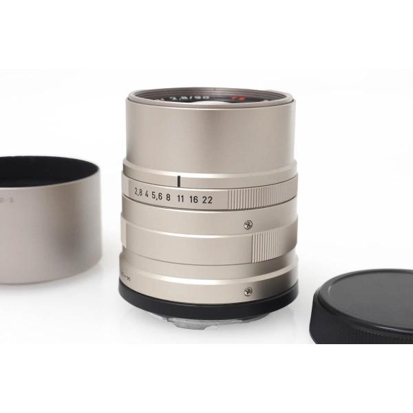 ■商品名京セラ CONTAX G Sonnar T*90mm F2.8■状態並品使用感のあるお品物ですが機能面に問題は無く実用的な中古品です。レンズ内は多少のチリの混入はありますが、カビやくもりなど無くクリアな状態です。開放から解像力の高さ...