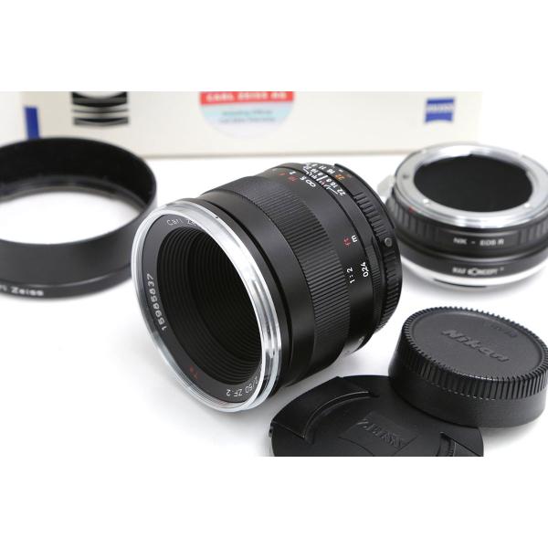 ■商品名カールツァイス Makro Planar T* 2/50 ZF.2 / 50mm F2 (ニコン Fマウント)（マウントアダプターNF-EOS R付属）■状態並品[外観]全体的に使用に伴うスレや傷があります。[光学]後群に薄いくもり...