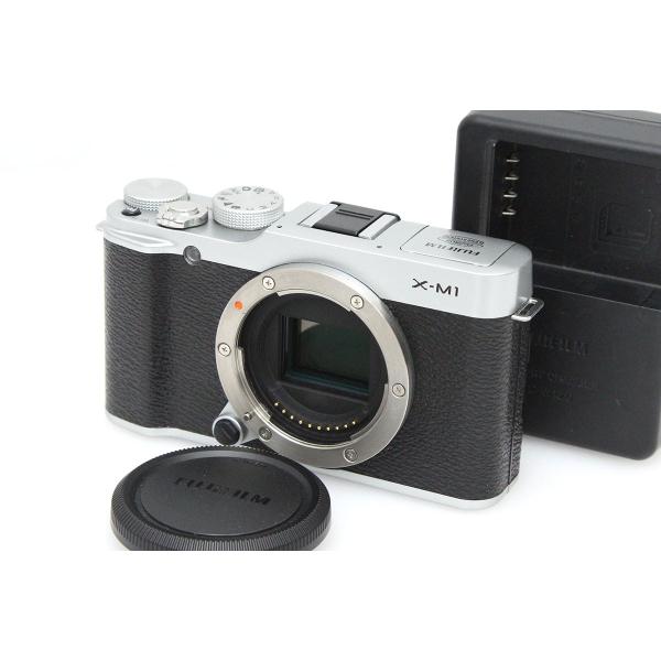 ■商品名富士フイルム FUJIFILM X-M1 ボディ [シルバー]（センサー清掃済み）■状態良品[外観]概ねきれいな状態ですが、一部スレや傷があります。[光学]イメージセンサーに異常は無くきれいな状態です。[動作]基本動作に異常は無く動...