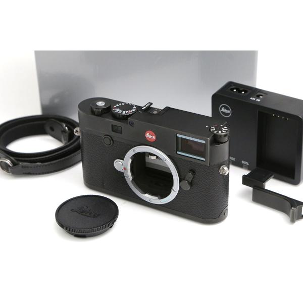 ■商品名ライカ ライカM10 Typ 3656 ボディ [ブラッククローム]（センサー清掃済）■状態良品[外観]概ねきれいな状態ですが、一部スレや傷があります。[光学]イメージセンサーに異常は無くきれいな状態です。対物窓内に目立つゴミの侵入...