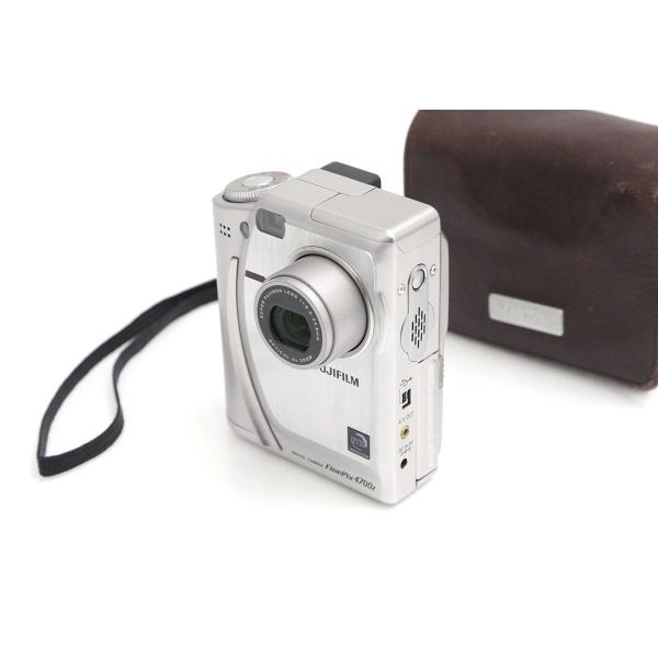 ■商品名富士フイルム FinePix 4700Z■状態お買い得品メニューボタンが効きづらくなっております。[外観]全体的に使用に伴うスレや傷があります。[光学]ファインダーやイメージセンサーに異常は無くきれいな状態です。[動作]メニューボタ...