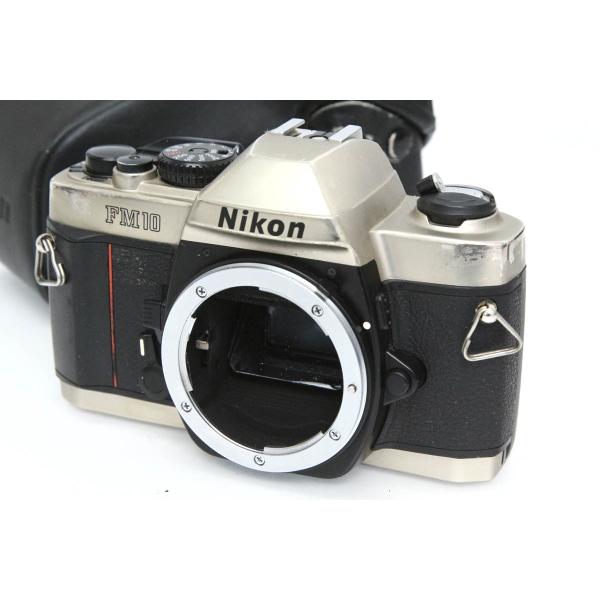 ■商品名ニコン FM10 ボディ■状態並品■付属品ストラップ留め具２個ケースその他※付属品について上記、主要な付属品を記載しております。画像にあるものが全てとなりますので、詳細は商品写真よりご確認ください。■動作フィルム巻き上げ：問題なしシ...