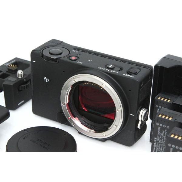 ■商品名シグマ SIGMA fp L ボディ(純正予備バッテリー/センサー清掃済）■状態美品[外観]わずかなスレや小傷はありますが、中古品としてきれいな状態です。端子カバーが欠品しております。[光学]イメージセンサーに異常は無くきれいな状態...