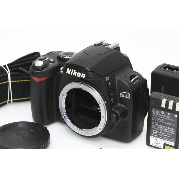 ■商品名ニコン D40 ボディ■状態お買い得品液晶黄変が発生しております。[外観]全体的に使用に伴うスレや傷があります。[光学]ファインダーやイメージセンサーに異常は無くきれいな状態です。[動作]基本動作に異常は無く動作良好です。[シャッタ...