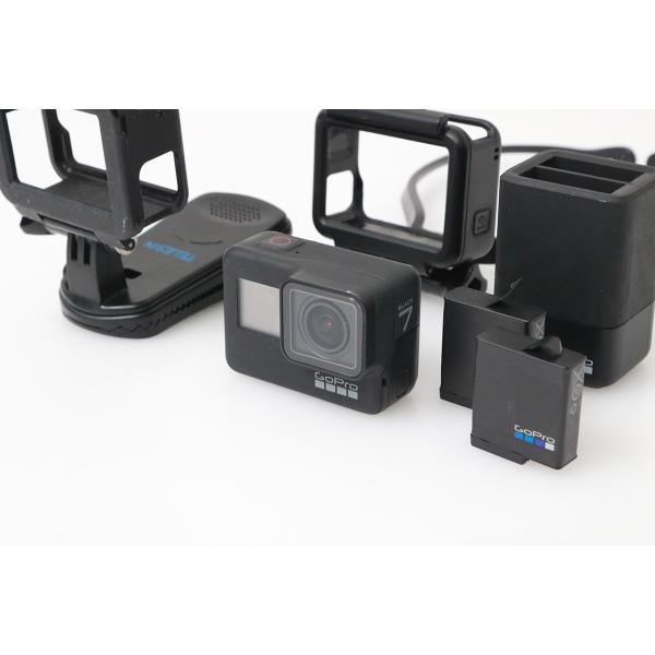■商品名ゴープロ HERO7 BLACK CHDHX-701-FW■状態お買い得品バッテリー劣化あり、本体傷多く使用感高い。[外観]全体的に使用に伴うスレや傷があります。ややべたつきあり。[光学]イメージセンサーに異常は無くきれいな状態です...