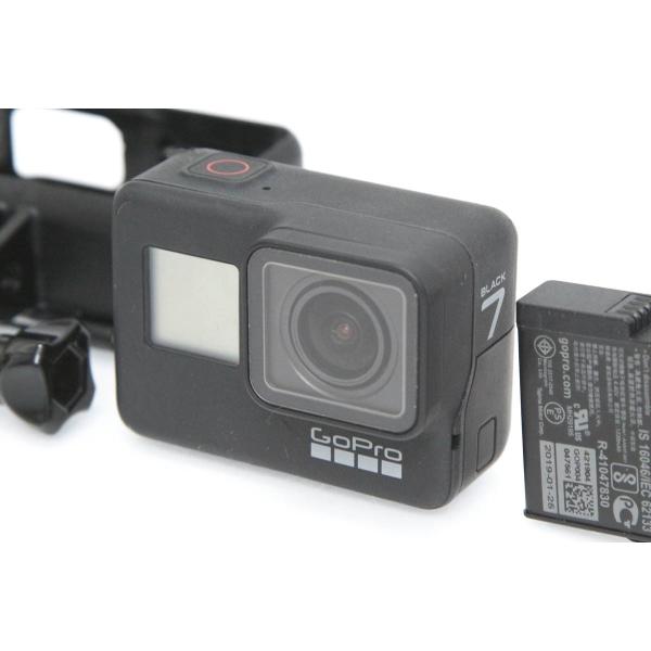 ■商品名GoPro HERO7 BLACK CHDHX-701-FW■状態並品[外観]全体的に使用に伴うスレや傷があります。バッテリー劣化、やや膨張あり。[光学]レンズやイメージセンサーに異常は無くきれいな状態です。[動作]基本動作に異常は...