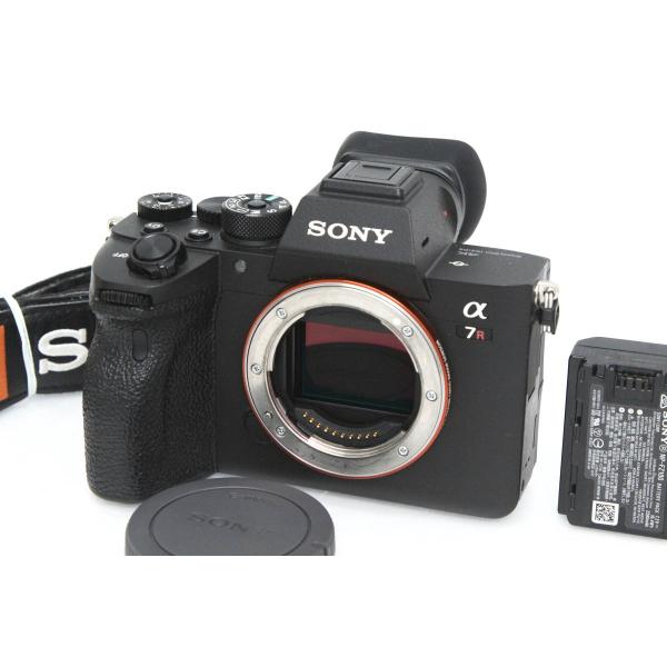 ■商品名ソニー α7R IV ILCE-7RM4 ボディ（センサー清掃済み）■状態並品[外観]全体的に使用に伴うスレや傷があります。底部に小さな打痕あり。[光学]ファインダーやイメージセンサーに異常は無くきれいな状態です。[動作]基本動作に...
