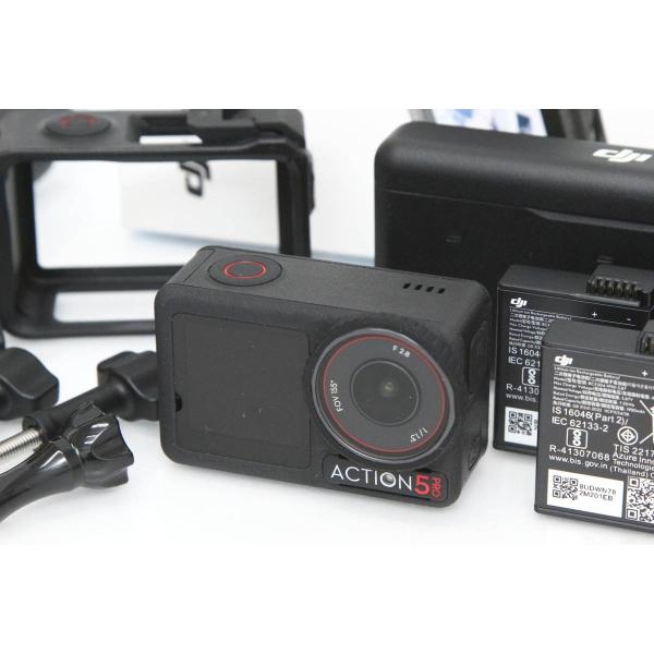 ■商品名DJI OSMO ACTION 5 PRO アドベンチャーコンボ■状態美品[外観]わずかなスレや小傷はありますが、中古品としてきれいな状態です。[光学]レンズやイメージセンサーに異常は無くきれいな状態です。[動作]基本動作に異常は無...