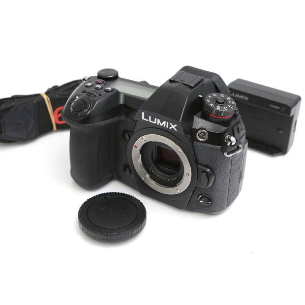 ■商品名パナソニック LUMIX DC-G9 ボディ（センサー清掃済み）■状態並品[外観]全体的に使用に伴うスレや傷があります。[光学]ファインダーに糸状のチリが一つ混入しています。イメージセンサーに異常は無くきれいな状態です。[動作]基本...