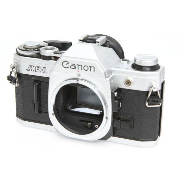 ■商品名キヤノン AE-1 ボディ■状態並品■付属品ストラップ留め具2個アイピース※付属品について上記、主要な付属品を記載しております。画像にあるものが全てとなりますので、詳細は商品写真よりご確認ください。■動作フィルム巻き上げ：問題なしシ...