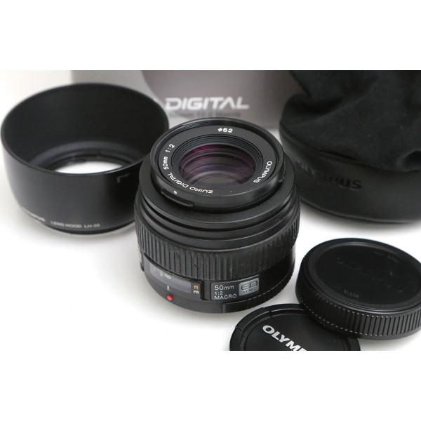 ■商品名オリンパス ズイコーデジタル ED 50mm F2.0 Macro■状態並品[外観]全体的に使用に伴うスレや傷があります。ゴムリングに強めのべたつきがあります。[光学]チリの混入はありますがくもりやカビなどは無く実用的な状態です。[...