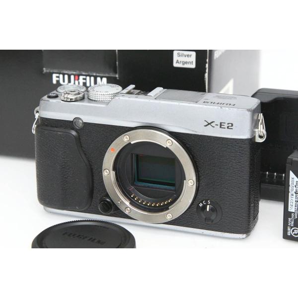 ■商品名富士フイルム FUJIFILM X-E2 ボディ [シルバー]（センサー清掃済）■状態お買い得品[外観]全体的に使用に伴うスレや傷があります。[光学]イメージセンサーに異常は無くきれいな状態です。[動作]露出補正ダイヤル不良があり、...