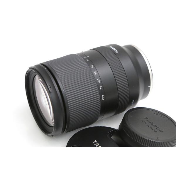 ■商品名タムロン 28-200mm F/2.8-5.6 Di III RXD (Model A071)■状態並品[外観]全体的に使用に伴うスレや傷があります。ズームリングゴムに伸び、浮きがあります。鏡筒スレ傷があります。[光学]チリの混入は...