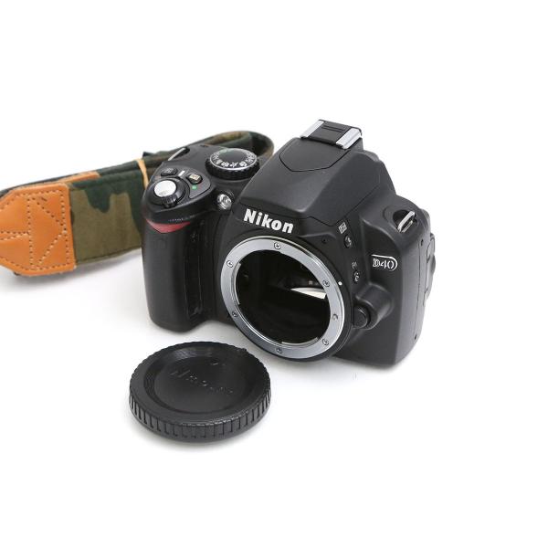 ■商品名ニコン D40 ボディ ■状態 お買い得品・グリップ劣化・白化現状確認できる症状を記載しております。記載以外の症状が発生する場合がございます。 [シャッター数]3,522回 ■付属品商品写真に写っているものが全てです。商品写真よりご...