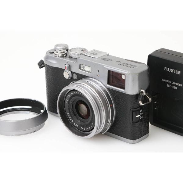 ■商品名富士フイルム FinePix X100■状態お買い得品・F5.6で撮影時、画面左上に薄く写り込むゴミの侵入があります。・使用感があり、スレ・キズ・塗装ハゲが多くあります。・フードが緩く、外れやすい状態です。・ファインダー内にゴミ・チ...