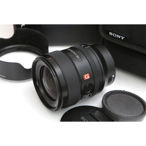 ■商品名ソニー FE 24mm F1.4 GM SEL24F14GM■状態並品[外観]全体的に使用に伴うスレや傷があります。[光学]チリの混入はありますがくもりやカビなどは無く実用的な状態です。[動作]基本動作に異常は無く動作良好です。スタ...