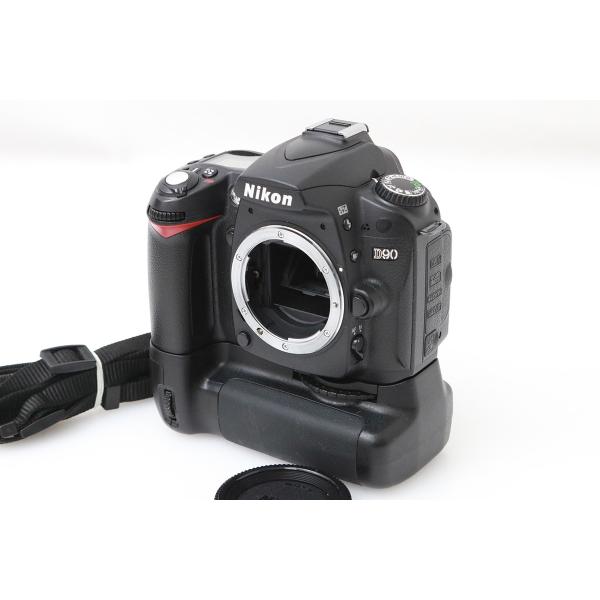 ■商品名ニコン D90 ボディ＋社外バッテリーグリップ■状態ジャンク品本体電池蓋欠品だが外付けグリッ及びバッテリープが社外品のため全体として動作保証ができないため[外観]状態は商品写真よりご確認ください。[光学]ファインダーやイメージセンサ...