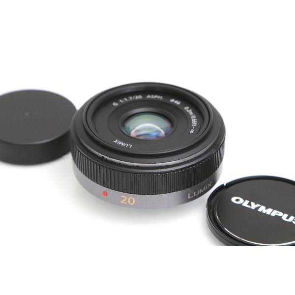 ■商品名パナソニック LUMIX G 20mm/F1.7 ASPH. H-H020（シルバー）■状態並品[外観]全体的に使用に伴うスレや傷があります。[光学]チリの混入と僅かな薄くもりがありますが、カビなどは無く実用的な状態です。[動作]基...