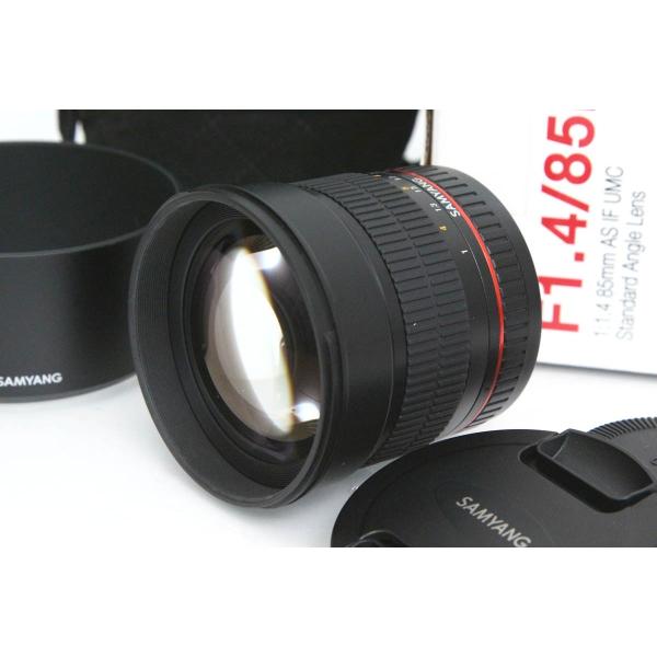 ■商品名サムヤン 85mmF1.4 AS IF UMC EFマウント ■状態良品[外観]概ねきれいな状態ですが、一部スレや傷があります。 [光学]チリの混入はありますがくもりやカビなどは無く実用的な状態です。 [動作]基本動作に異常は無く動...