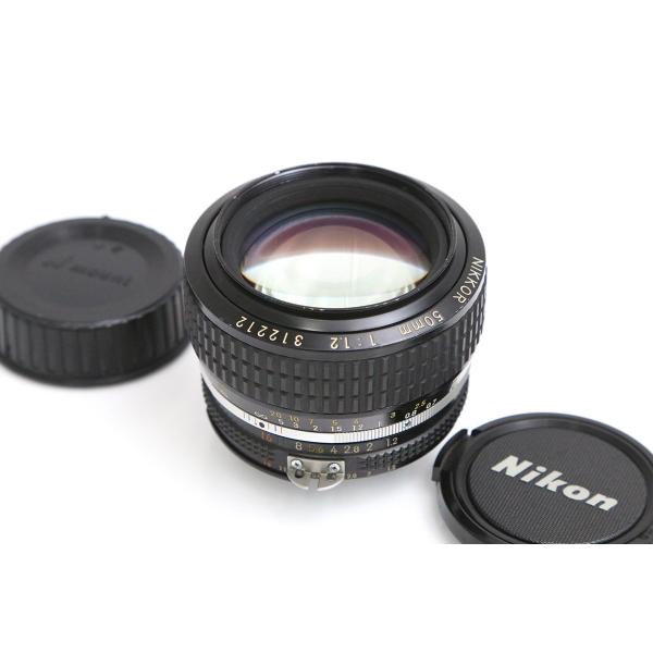 ■商品名ニコン AI Nikkor 50mm f/1.2S ■状態並品[外観]全体的に使用に伴うスレや傷があります。 [光学]チリの混入はありますがくもりやカビなどは無く実用的な状態です。 [動作]基本動作に異常は無く動作良好です。ヘリコイ...