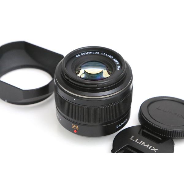 ■商品名パナソニック LEICA DG SUMMILUX 25mm/F1.4 ASPH. H-X025 ■状態美品[外観]わずかなスレや小傷はありますが、中古品としてきれいな状態です。 [光学]わずかな微細チリのみでくもりやカビなど無くきれ...
