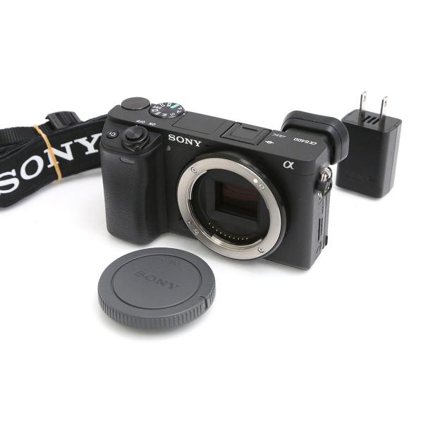 ■商品名ソニー α6400 ILCE-6400 ボディ [ブラック]■状態美品[外観]わずかなスレや小傷はありますが、中古品としてきれいな状態です。[光学]ファインダーやイメージセンサーに異常は無くきれいな状態です。[動作]基本動作に異常は...