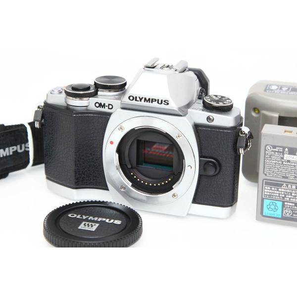 ■商品名オリンパス OLYMPUS OM-D E-M10 ボディ [シルバー]■状態美品[外観]わずかなスレや小傷はありますが、中古品としてきれいな状態です。[光学]ファインダーやイメージセンサーに異常は無くきれいな状態です。[動作]基本動...