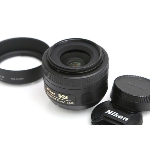 ■商品名ニコン AF-S DX NIKKOR 35mm f/1.8G■状態良品[外観]概ねきれいな状態ですが、一部スレや傷があります。フードにスレ・傷があります。[光学]チリの混入はありますがくもりやカビなどは無く実用的な状態です。[動作]...