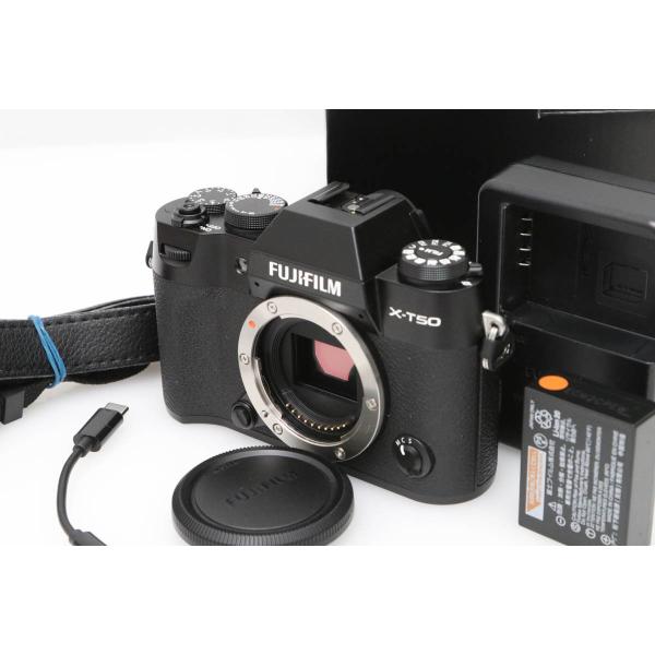 ■商品名富士フイルム FUJIFILM X-T50 ボディ [ブラック]（センサー清掃済み）■状態美品[外観]わずかなスレや小傷はありますが、中古品としてきれいな状態です。[光学]ファインダーやイメージセンサーに異常は無くきれいな状態です。...