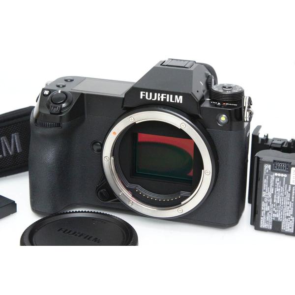 ■商品名富士フイルム FUJIFILM GFX100S ボディ■状態良品[外観]概ねきれいな状態ですが、一部スレや傷があります。[光学]ファインダーやイメージセンサーに異常は無くきれいな状態です。[動作]基本動作に異常は無く動作良好です。[...
