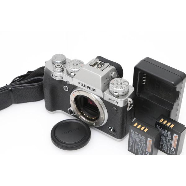 ■商品名富士フイルム FUJIFILM X-T3 ボディ [シルバー]■状態並品[外観]全体的に使用に伴うスレや傷があります。使用感が高く、スレ・傷が多くあります。[光学]ファインダーやイメージセンサーに異常は無くきれいな状態です。[動作]...