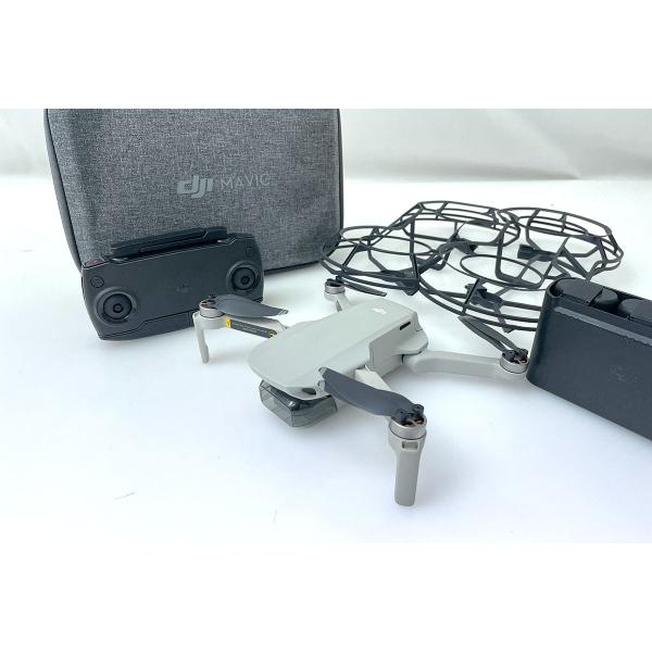 ■商品名DJI Mavic Mini■状態並品キズや使用感がありますが、機能面に問題は無い実用的な中古品です。機体プロペラにガリ傷があります。スタッフコメント機体プロペラにガリ傷があります。通電確認済みです。■付属品専用ケースチャージャー取...