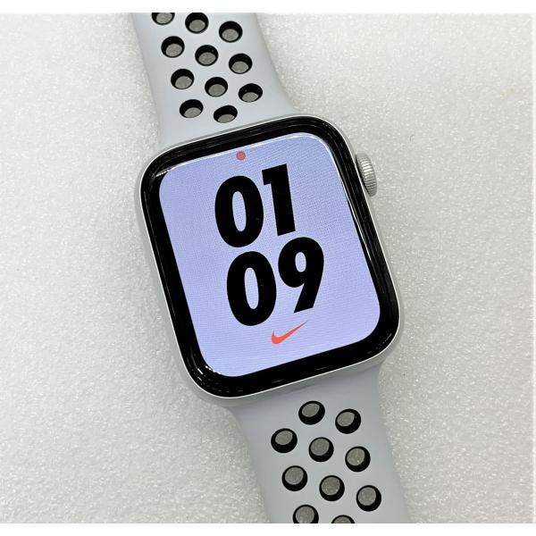 Apple Watch Series 6　Nike（GPSモデル）アルミニウム44 mmケース（モデル：A2292）シルバーのアルミニウム製ピュアプラチナム/ブラックNikeスポーツバンド●内蔵ストレージ容量：32GB●OS：watchOS...