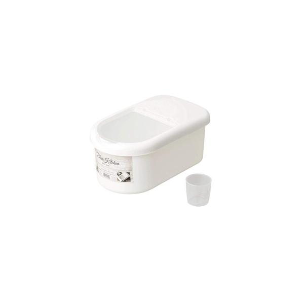 【取寄品 出荷：約5−9日 土日祝除く】シンク下にはもちろん、システムキッチンの引き出しにもスッポリ入るサイズのコンパクトな米びつです。お米の量が確認できるクリアボックス。オールプラスチック製なので丸ごと洗えて衛生的。1合計量カップ付。