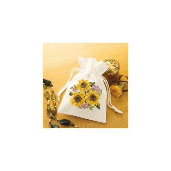【取寄品 出荷：約5−9日 土日祝除く】女性らしく、エレガントな表現の刺しゅう小物が作れるキットわかりやすいカラー図案付で、初心者〜中級者の方におすすめ。