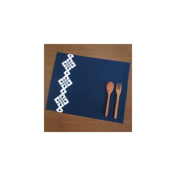 【取寄品 出荷：約5−9日 土日祝除く】津軽地方の人が厳しい冬をしのぐために、布に木綿糸で刺したのが始まりとされるこぎん刺し。