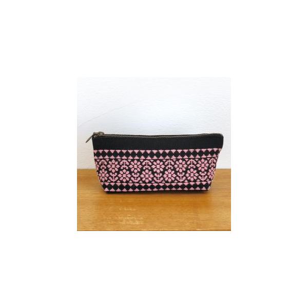 【取寄品 出荷：約5−9日 土日祝除く】布の補強や防寒から生まれた刺し子の技法「こぎん刺し」が楽しめるキットです