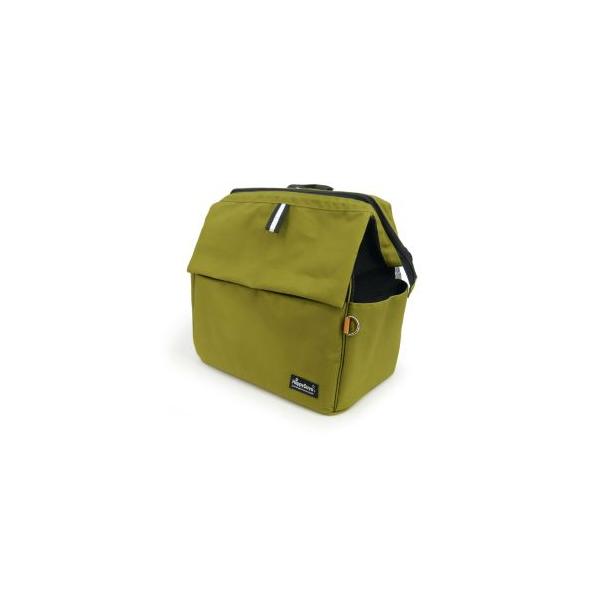 【取寄品 出荷：約5−9日 土日祝除く】ペットボトルリサイクル生地を使用した環境にやさしいペット用バッグ。猫ちゃんにも使用できます。外出に便利なファスナーポケットや保冷剤やカイロが入れられる内ポケット付きで収納に困りません。両側面にはペット...