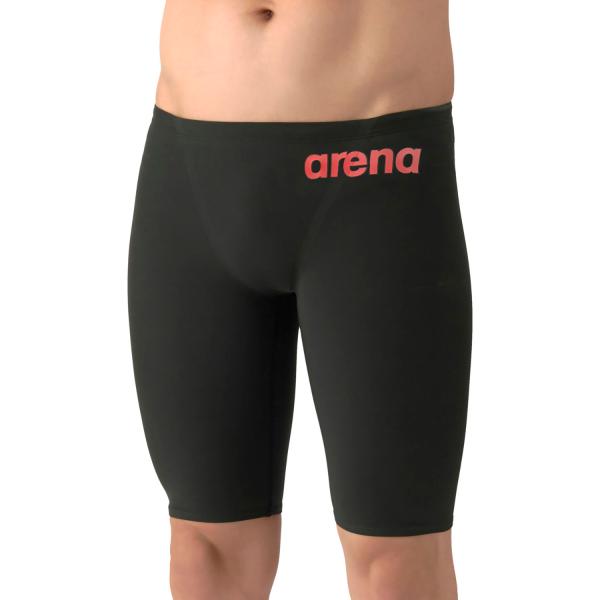 セカンドモデル「AQUAFORCE FUSION-ONE」シリーズの競泳水着。公式大会に出場するために必要なWORLD AQUATICS(世界水泳連盟)承認モデルで、初めて布帛水着に挑戦するスイマーにおすすめ。身頃に切り替えのない1パーツ仕...