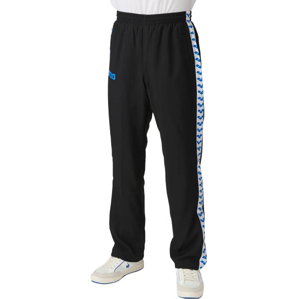 布帛ロングパンツ。チームウェア。スイマーにむけた商品。プールだけでなく、大会の行き帰りにも着用できる。フィットシルエットですっきり見えるパターンを採用。アリーナの定番ライン使用デザイン。左右ポケット有。継続性のある商品のため、チームで揃える...